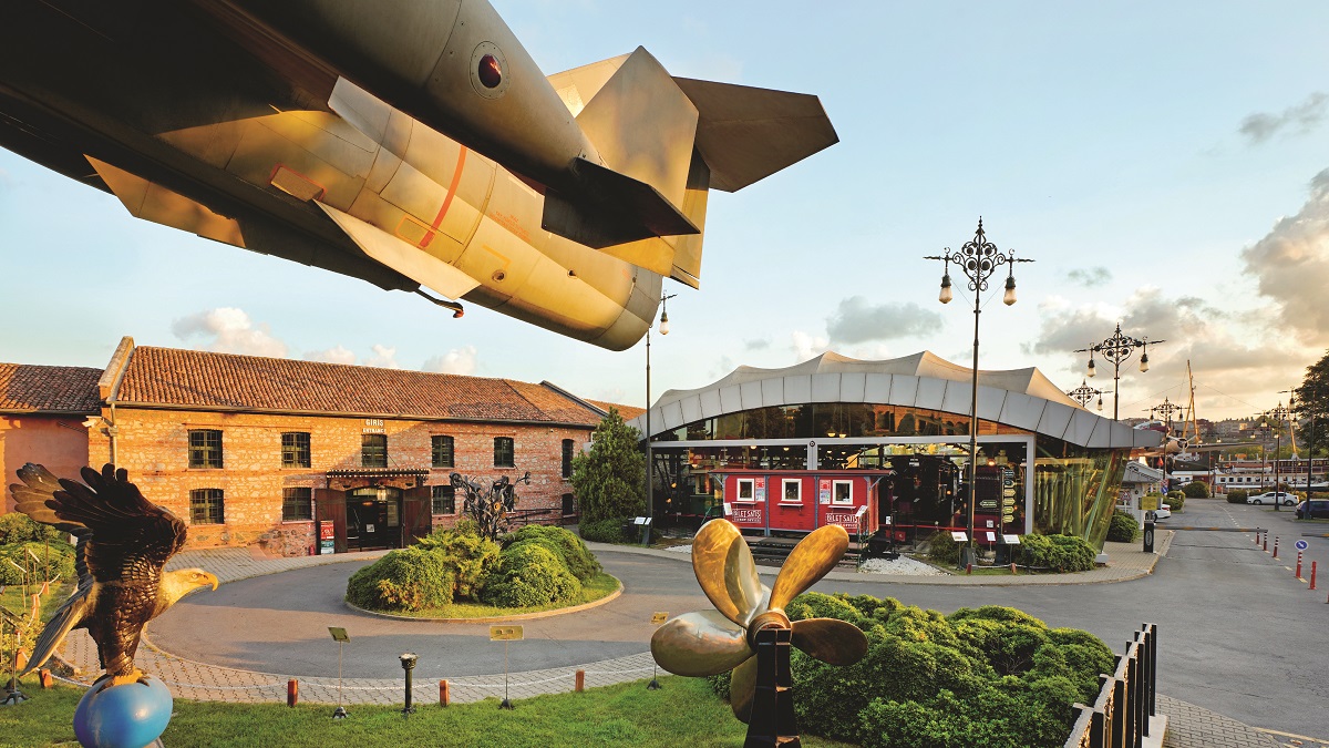 Koç Bayi - rahmi-m-koc-muzesini-gezmeye-doyamayanlara-yeni-kitap